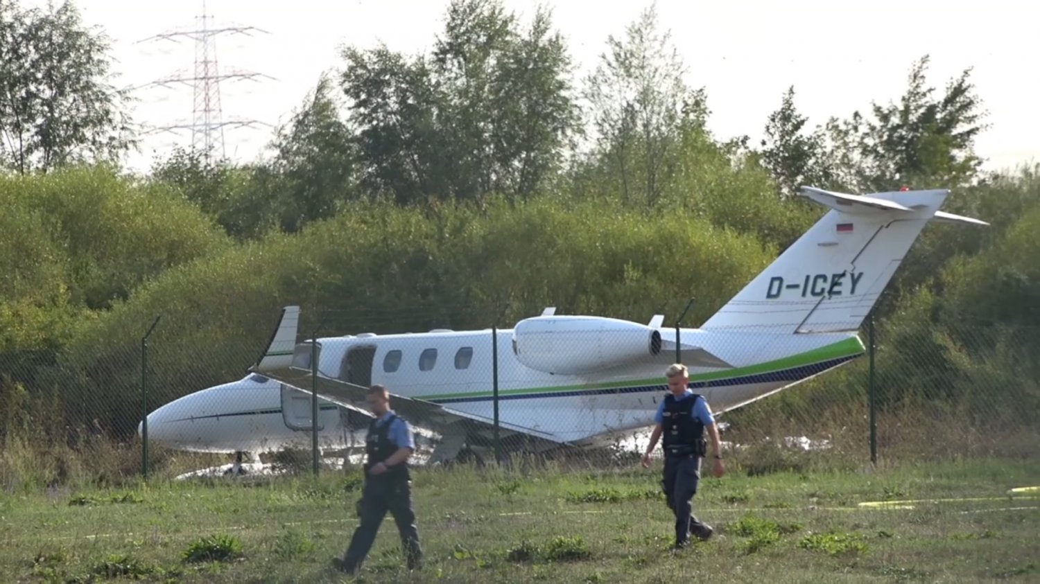 Nach Flugzeug-Unglück: Frosta-Chef (82) flog die Maschine - er überlebt