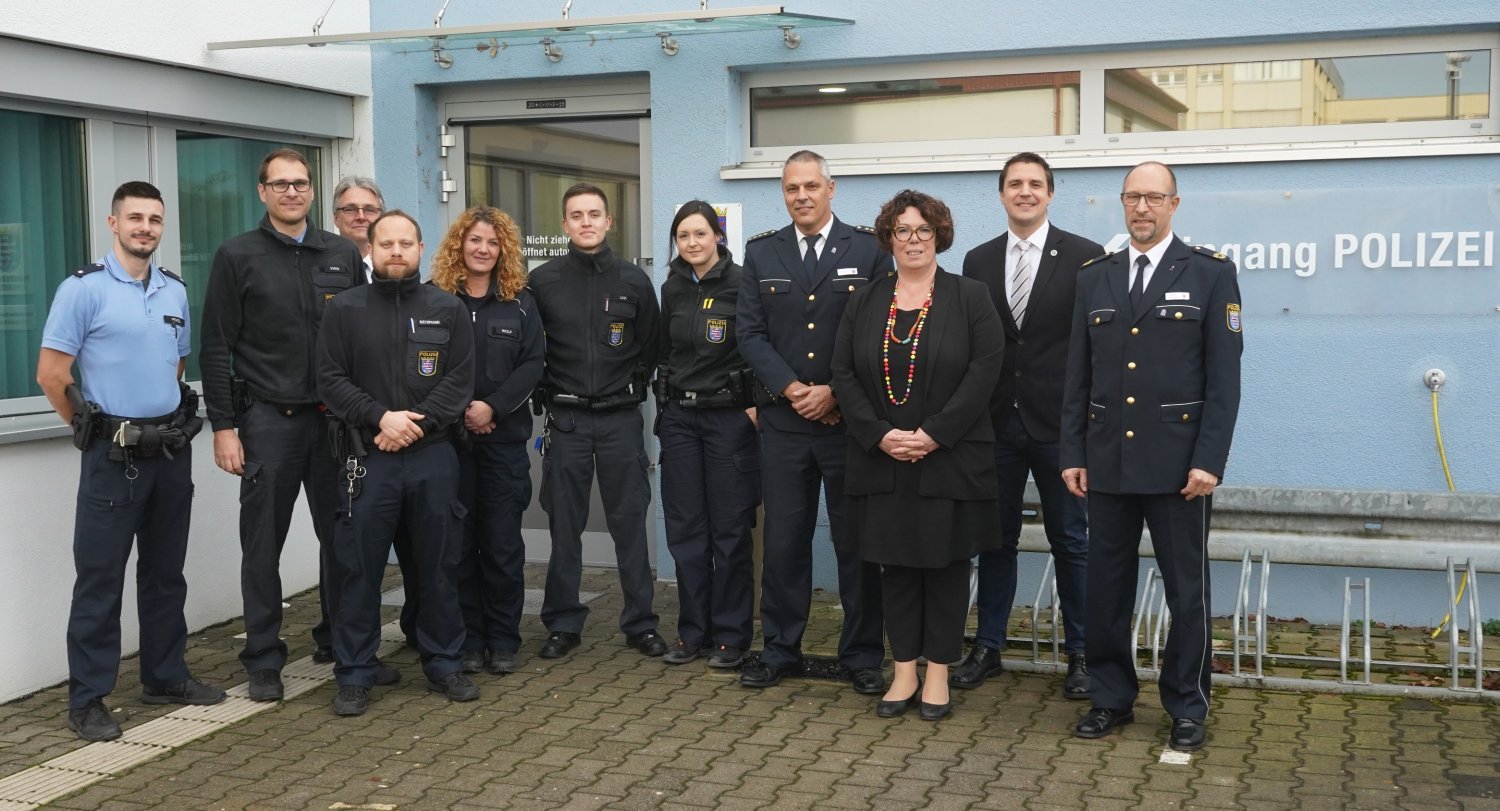 Politik würdigt Arbeit: Kreisspitze besucht Polizeistationen und die ...