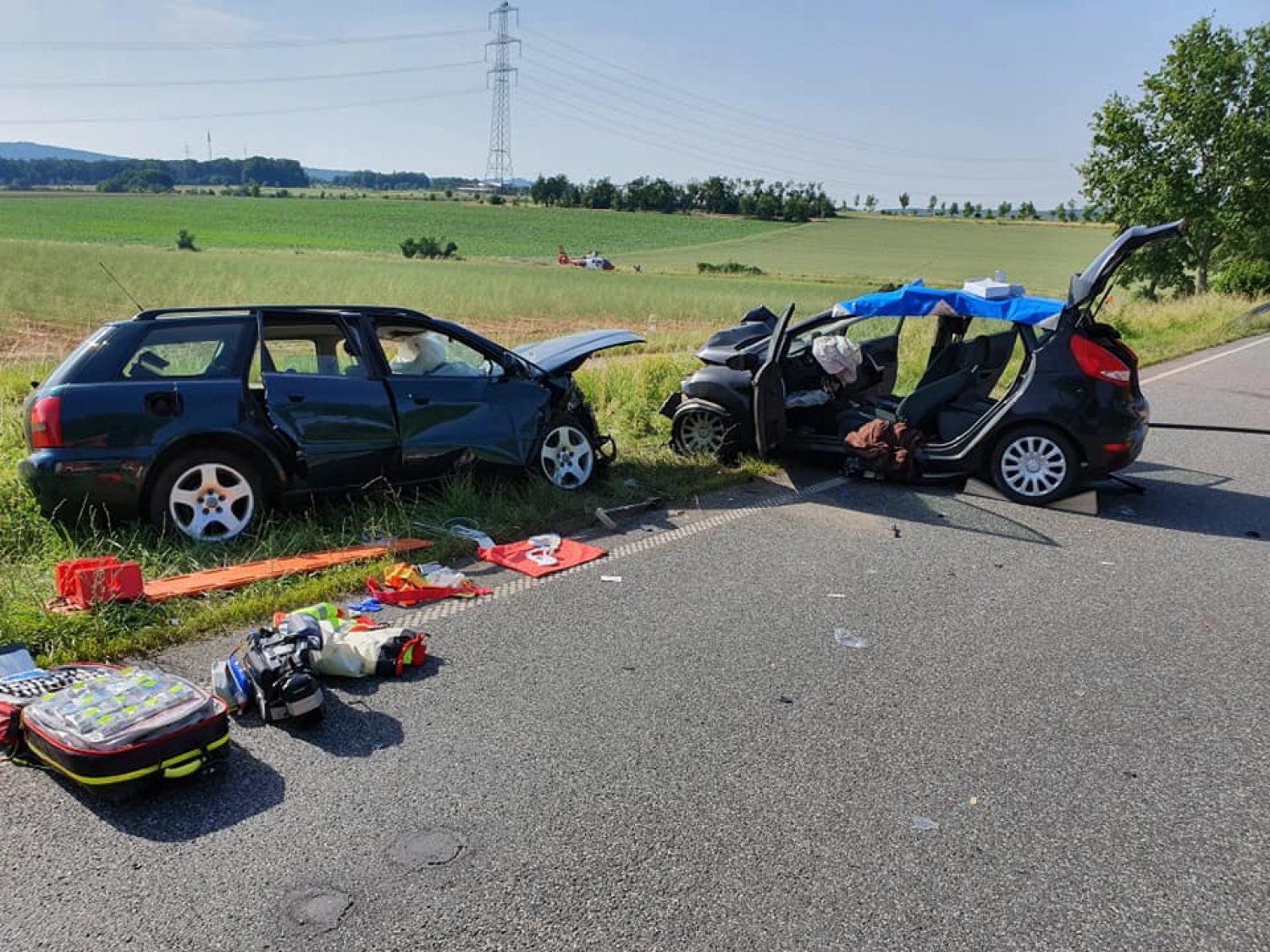 Schwerer Verkehrsunfall: Ein Schwer- und zwei Leichtverletzte und drei ...