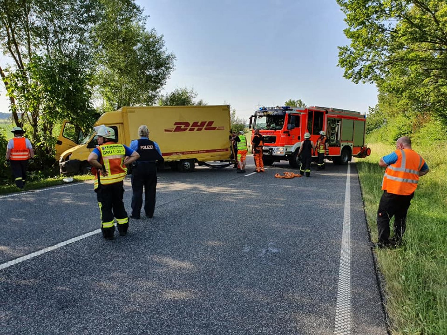Schwerer Verkehrsunfall: Ein Schwer- und zwei Leichtverletzte und drei ...