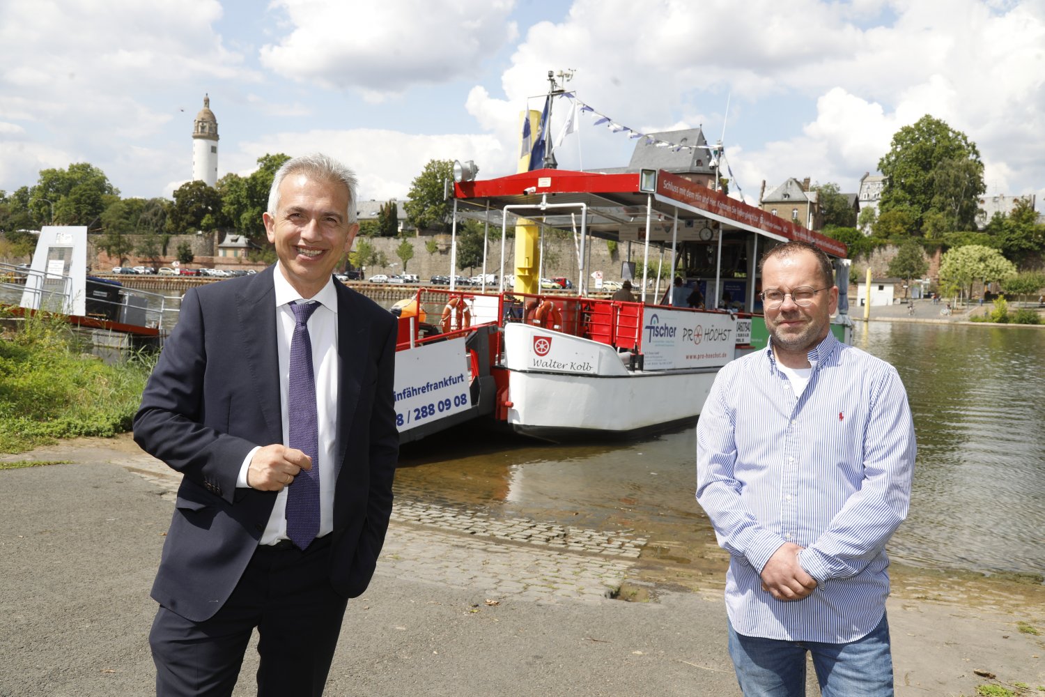 Die Höchster Fähre bringt jeden Tag Fahrgäste über den Main