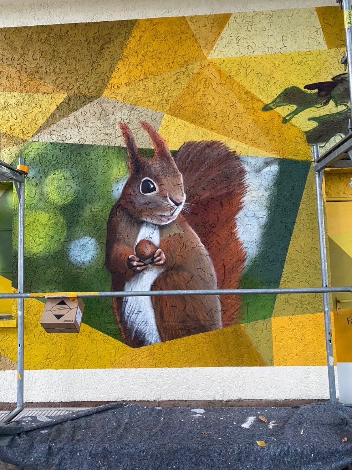 Graffiti-Künstler „Modes“ gestaltet Trafostation in Bad Orb