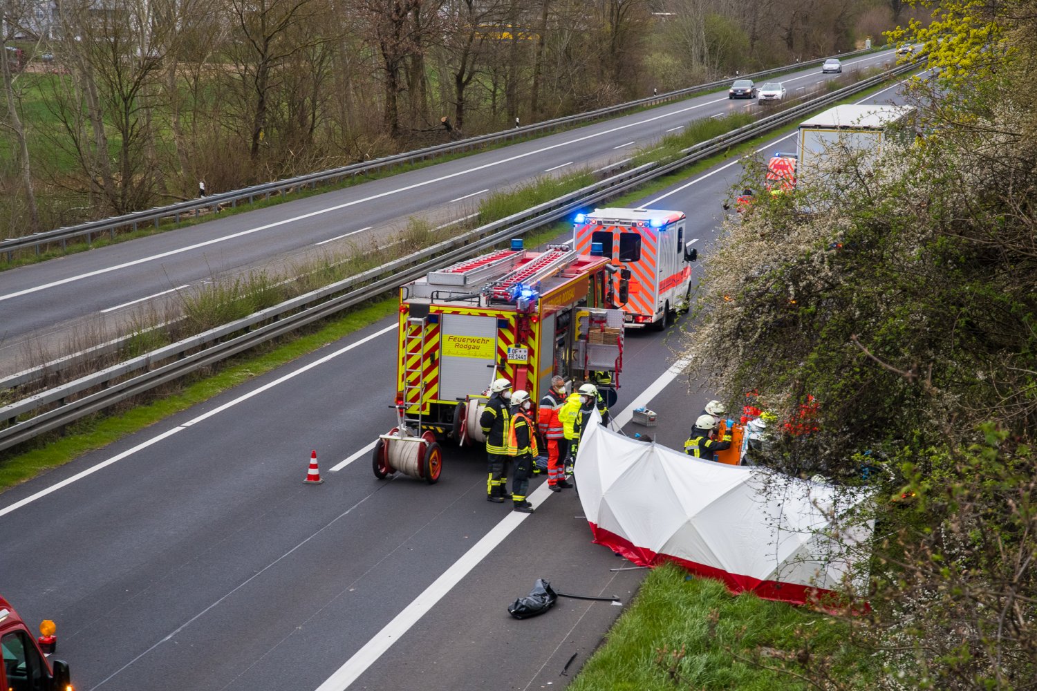 26-jähriger Mann verstirbt bei schwerem Unfall auf B45