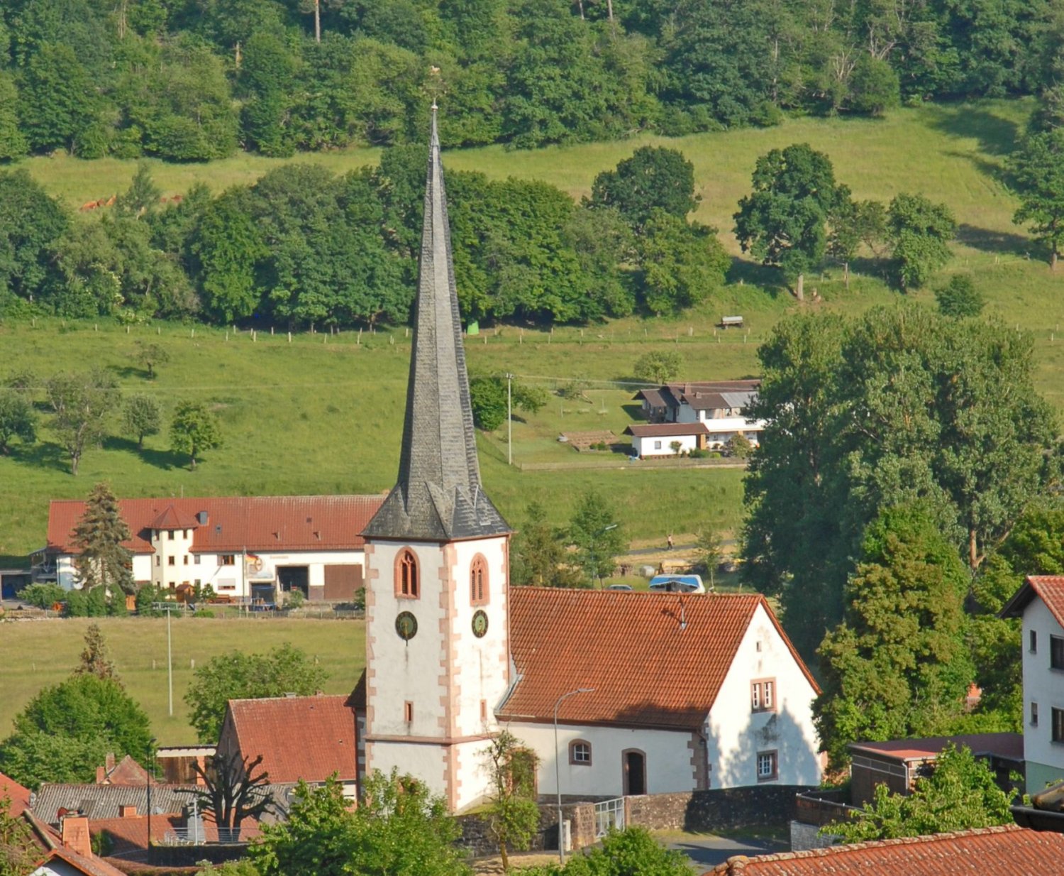 Kirchturm in Sinntal-Mottgers feiert 600. Geburtstag