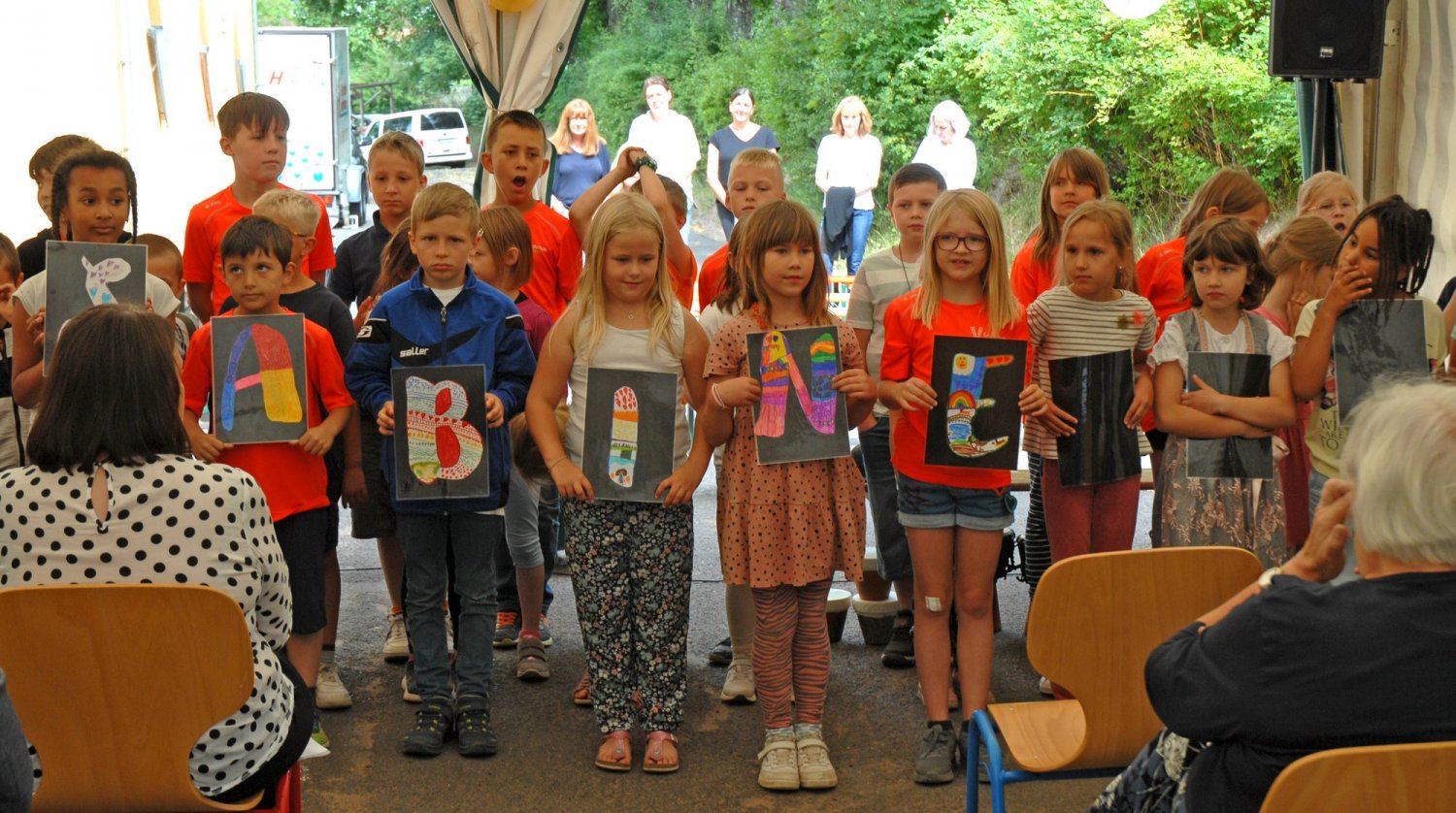 Langjährige Schulleiterin Sabine Jahn emotional verabschiedet