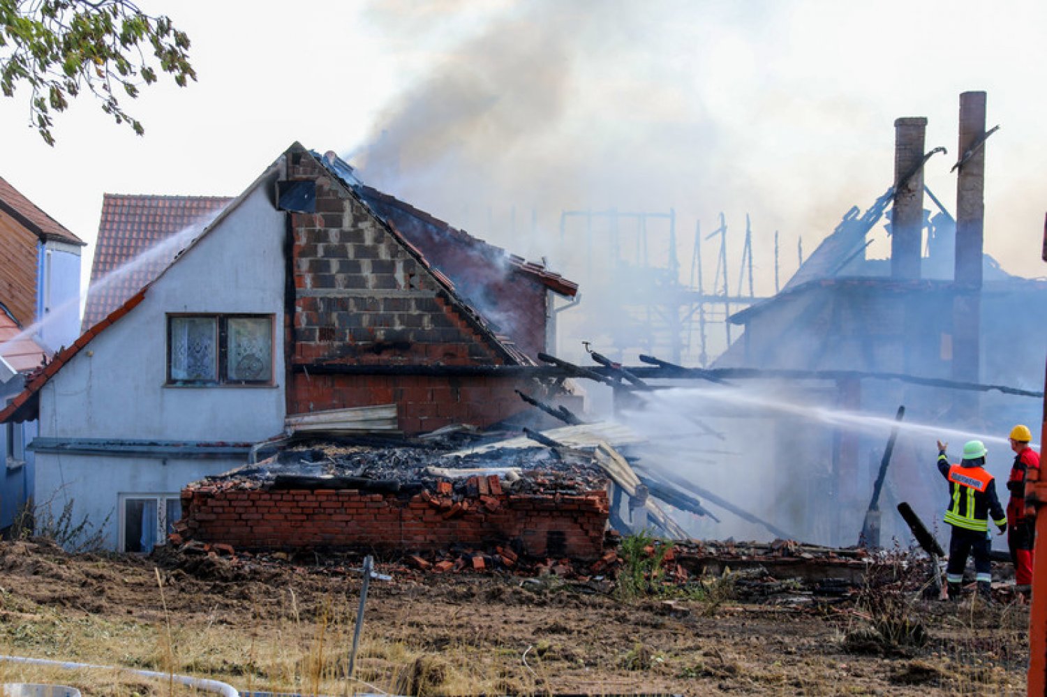 In Geroda: Erst brennt die Scheune, dann fünf Gebäude
