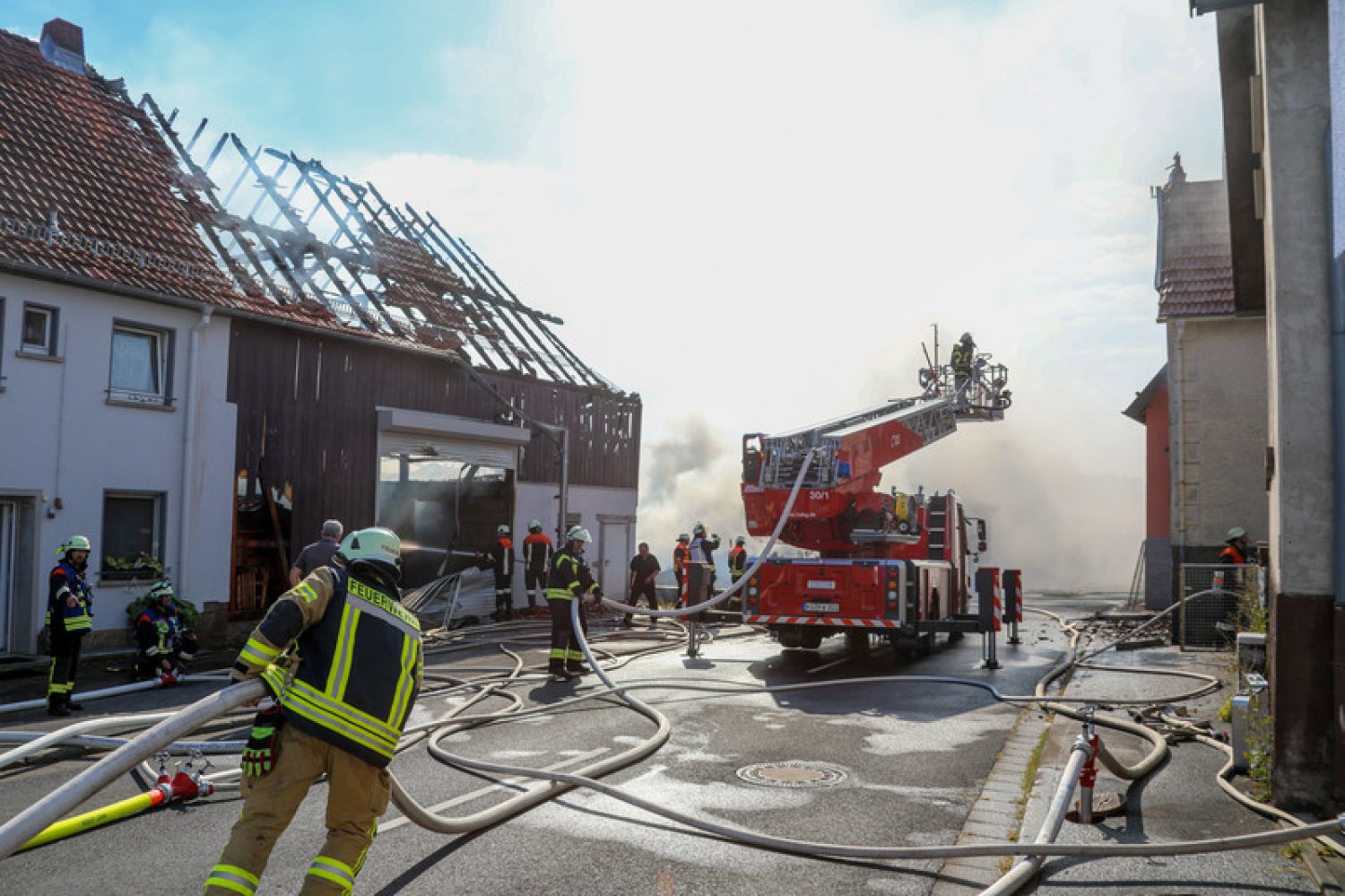 In Geroda: Erst brennt die Scheune, dann fünf Gebäude
