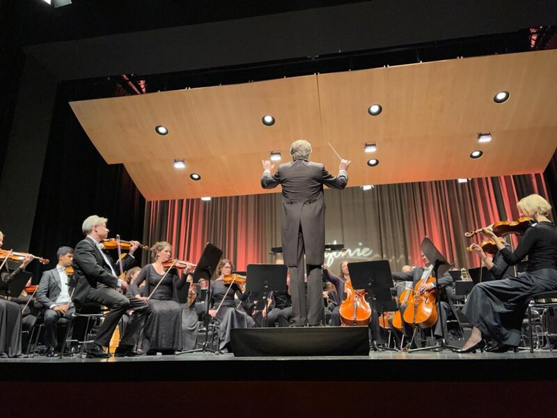Neue Philharmonie Frankfurt begeistert beim ersten Saisonkonzert